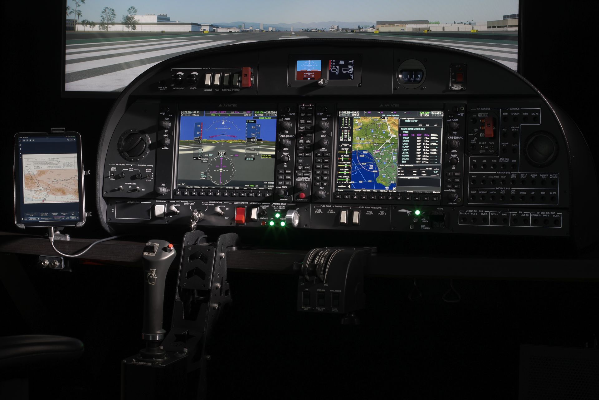 Aviatek DA42 Flight Trainer for Home and School Use